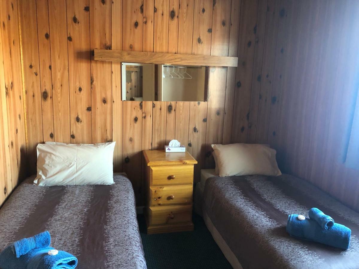 THE COACHMAN SKI LODGE, SMIGGIN HOLES